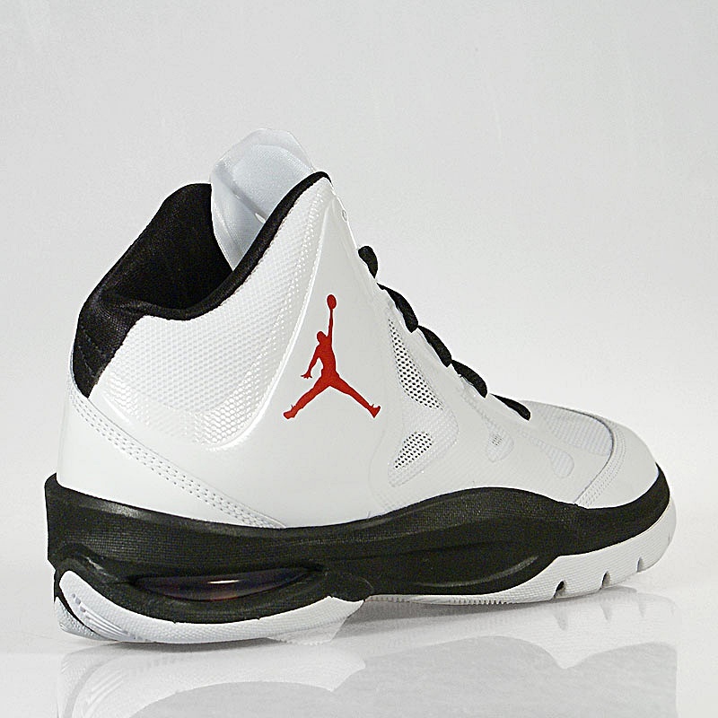 Jordan Play In These II (101/blanco/rojo/negro) Jordan Play In These II (101/blanco/rojo/negro)